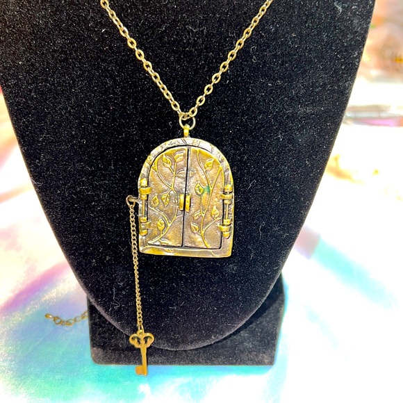 Victorian Trading Company | Jewelry | Fairy Locket | Poshmark